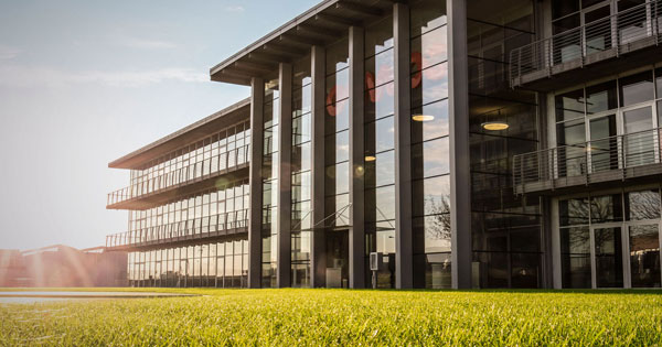 Maschinen zur professionelle Reinigung & Desinfektion | Comac SpA