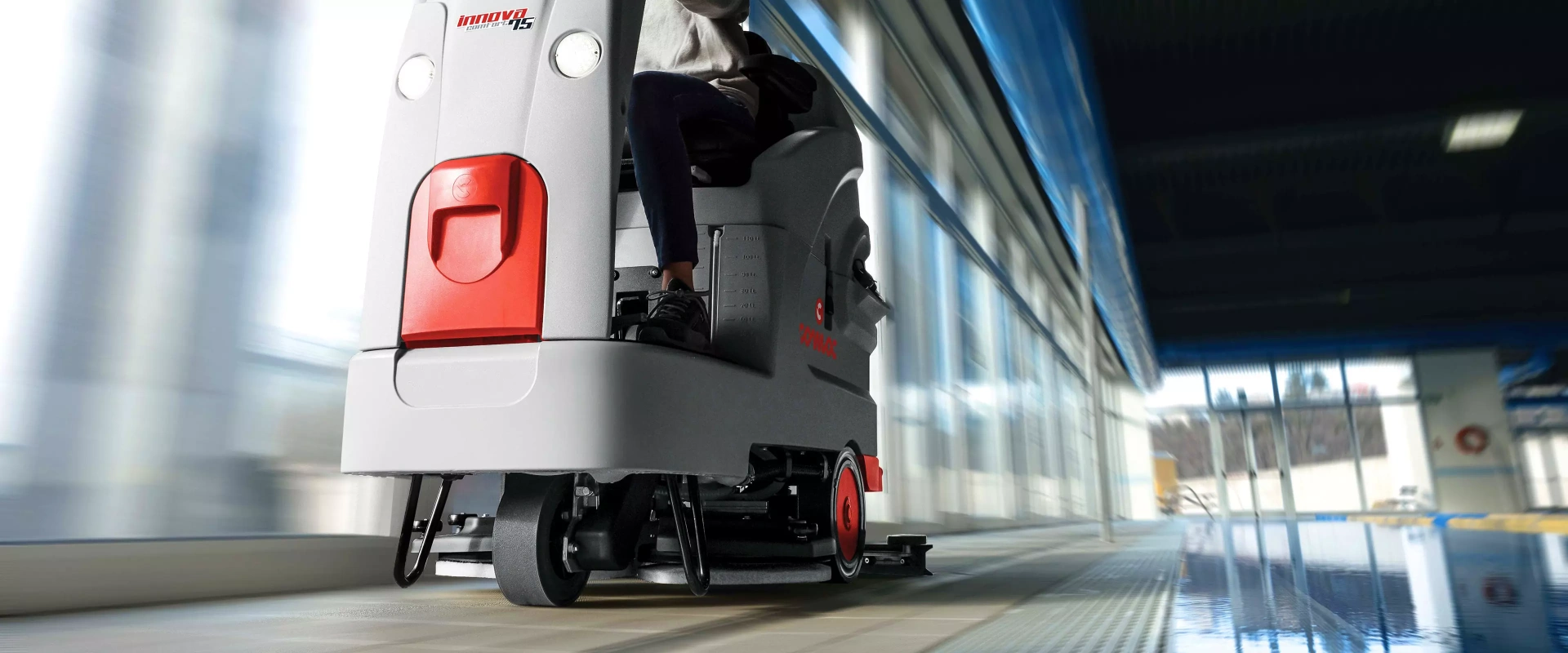 Innova Comfort | Ride-on floor scrubbers | Comac SpA