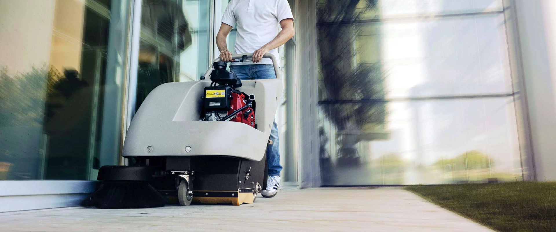 CS50 | Walk-behind sweepers | Comac SpA
