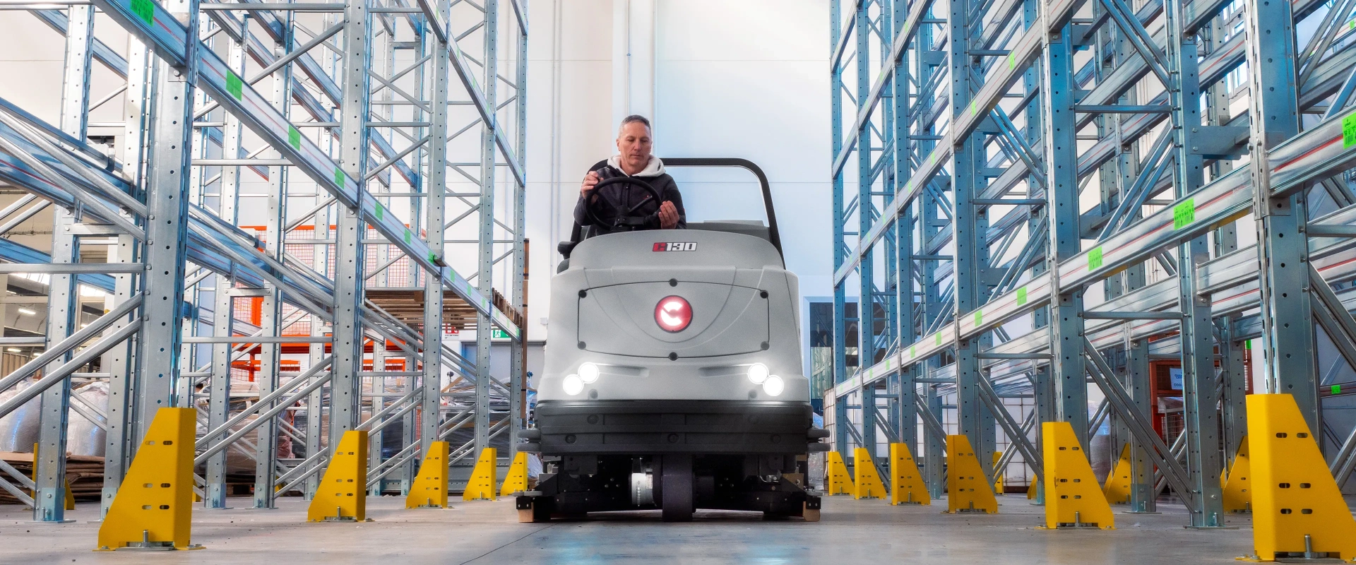C130 | Ride-on floor scrubbers | Comac SpA
